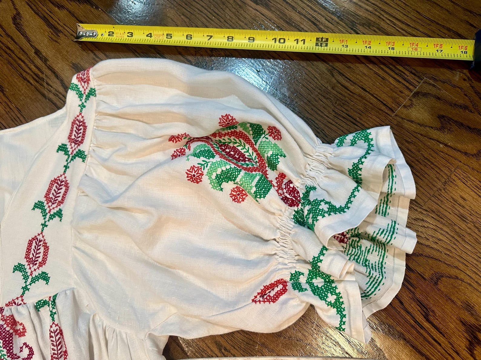 Upcycled Vintage Tablecloth Top ~ Handmade Christmas Tablecloth Top ...
