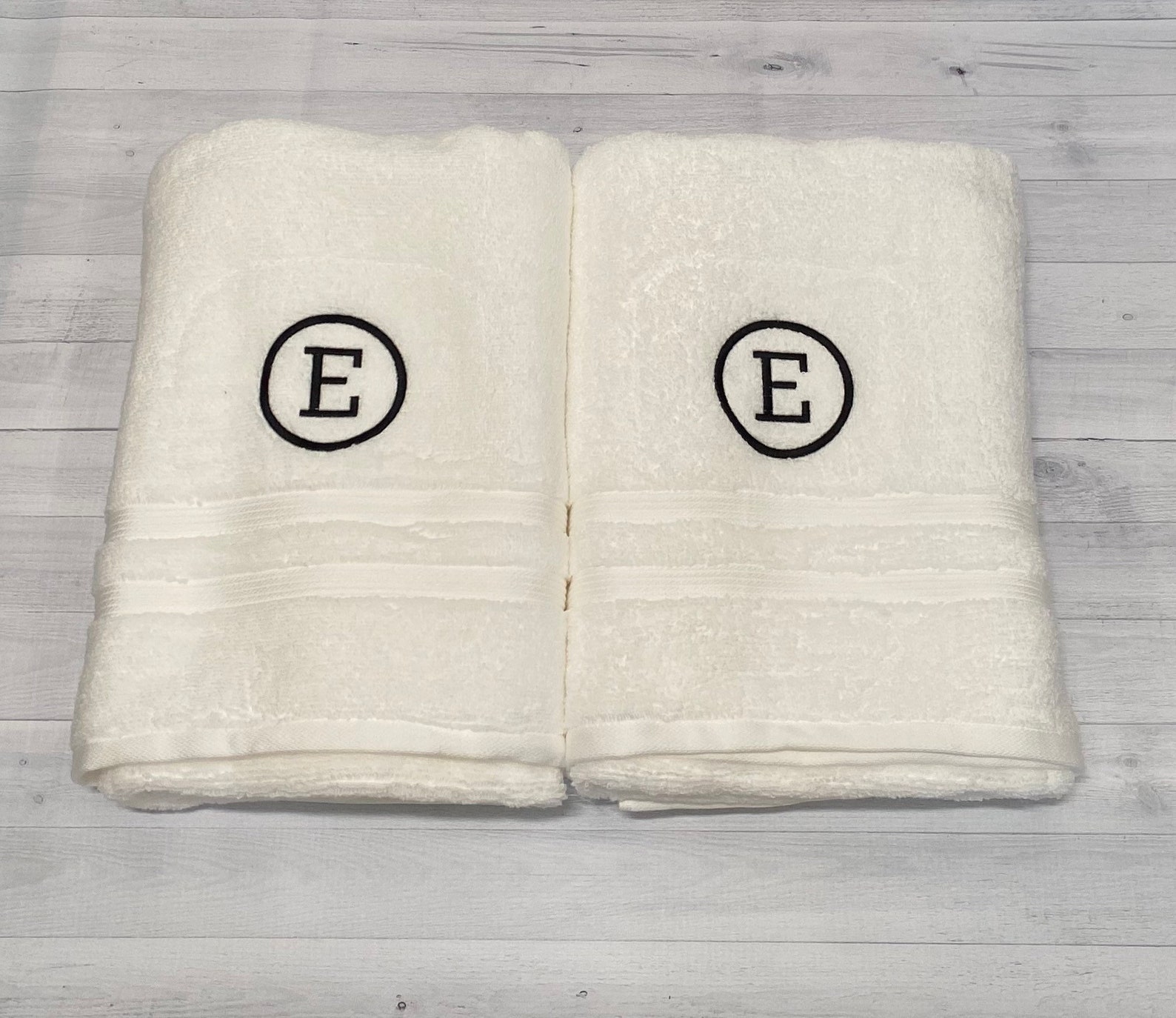 Monogrammed Bathroom Towels / Personalized Bath Towels / | Etsy