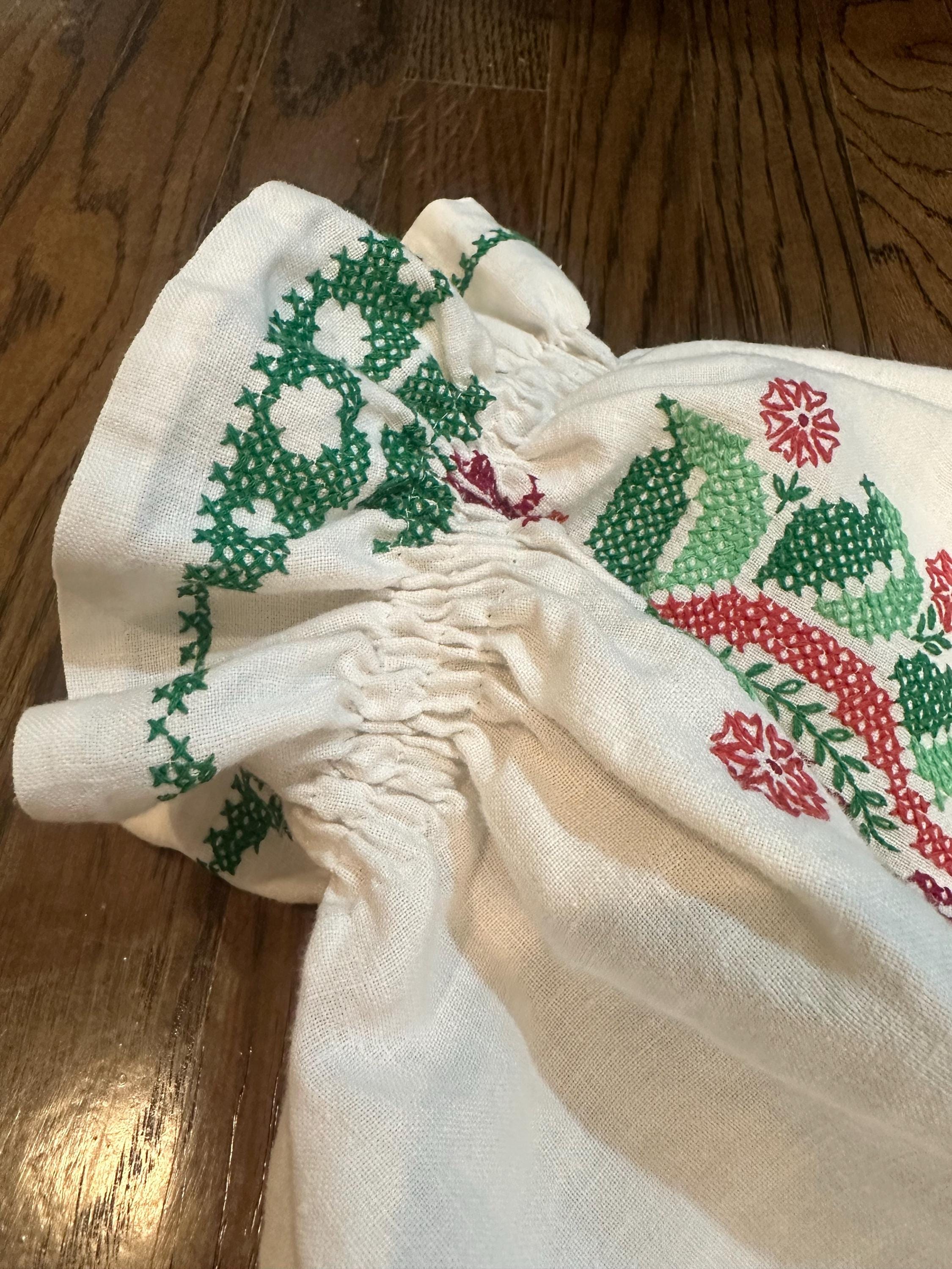 Upcycled Vintage Tablecloth Top ~ Handmade Christmas Tablecloth Top ...