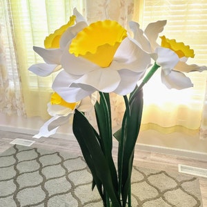 Giant Foam Daffodil Bush: Oversized Floral Display, Custom Colors, 5ft ...
