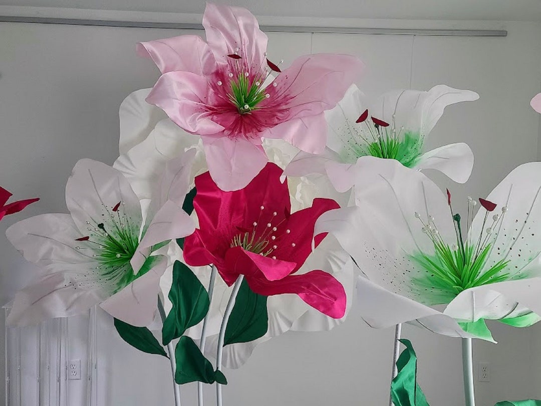 Giant Poliester/silk Lilies 26 Inches in Diameter With 4 to 6 Ft Tall Stems /custom Colors /more ...