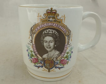Vintage Queen Elizabeth II Silver Jubilee 1952 - 1977 Commemorative ...