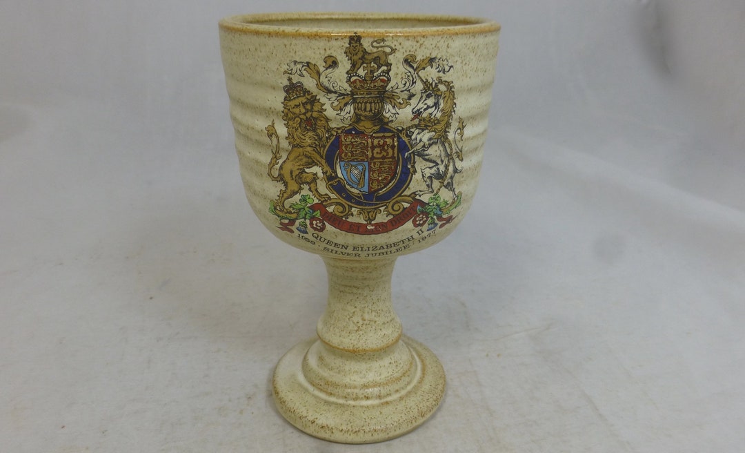 Vintage Queen Elizabeth II Silver Jubilee Commemorative Royal Coat of ...