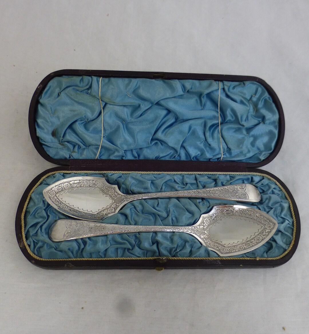 Antique Roberts and Belk Cased Set of 2 Silver Plate Repoussé Style 6. ...