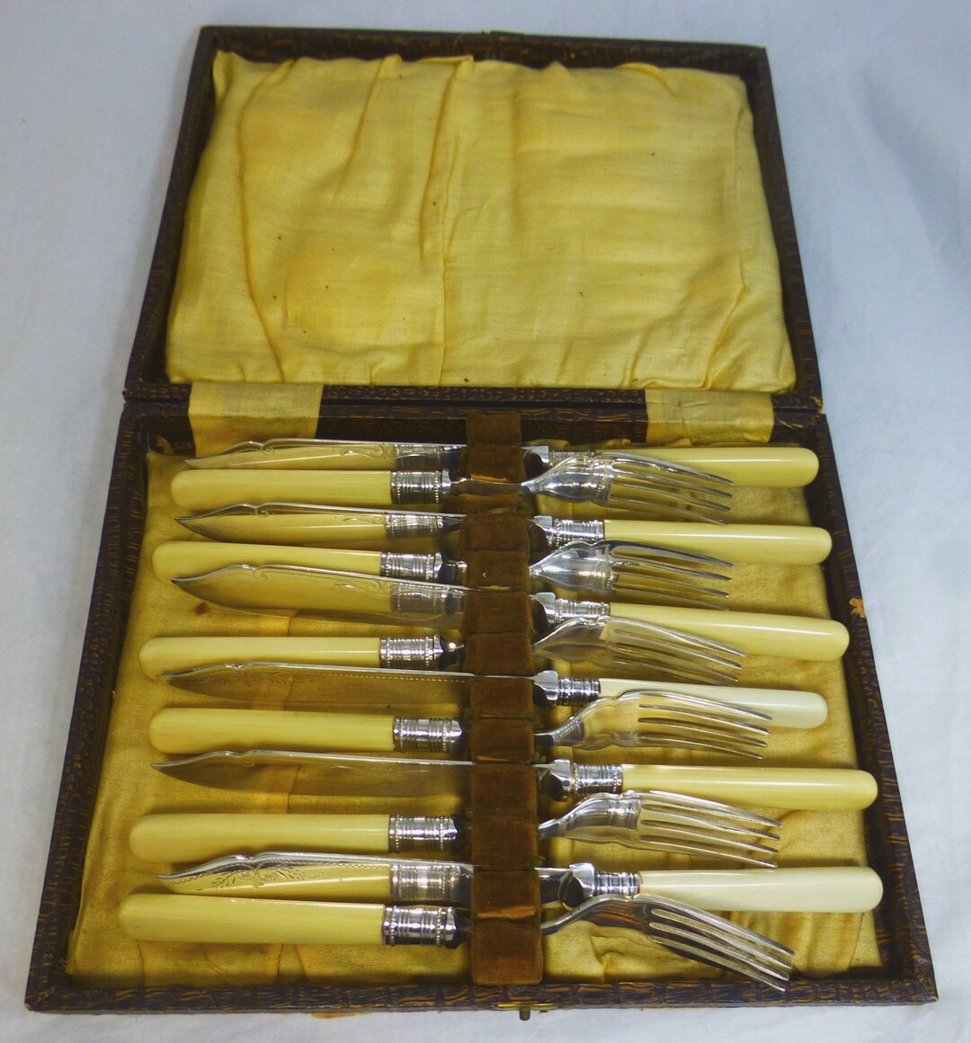 Vintage Cased Silver Plate Handmade Fish Knife and Fork Cutlery Set ...