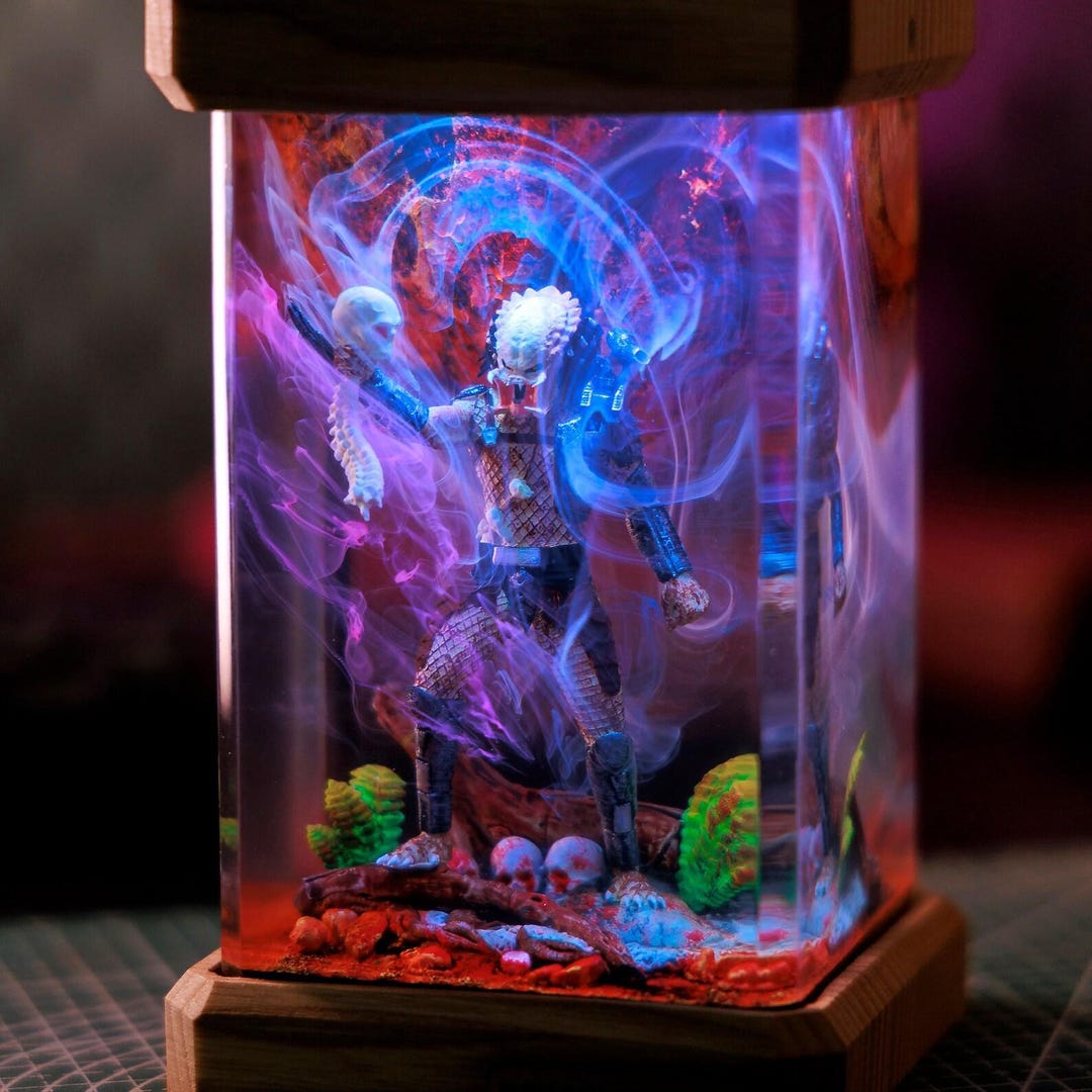 Predator Space Monster Lamp,resin Night Light, Resin Wood Art Lamp,gift ...