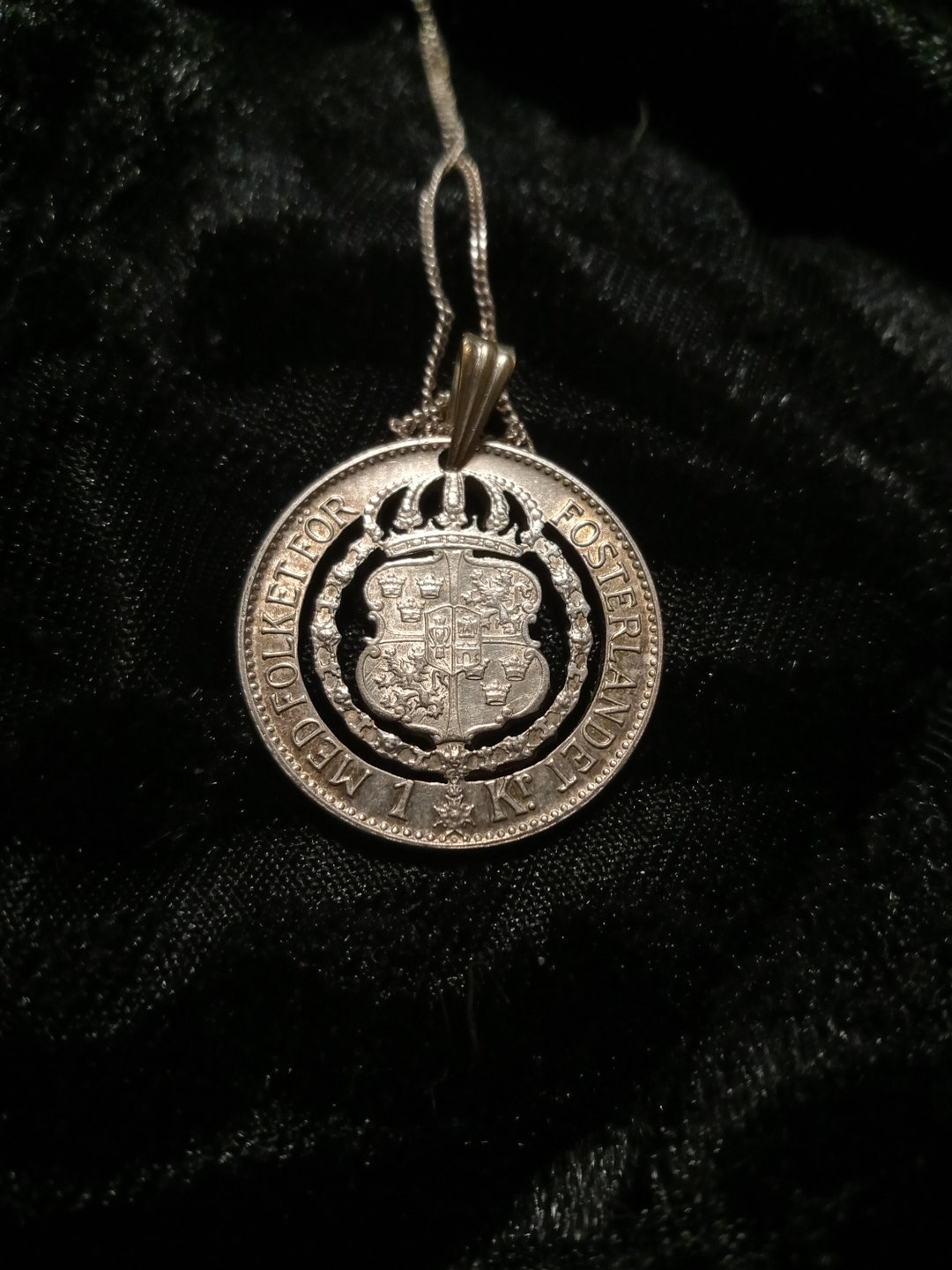 Collectible Silver Coin Cutout Pendant Necklace 1939 Sweden 1 Krona ...