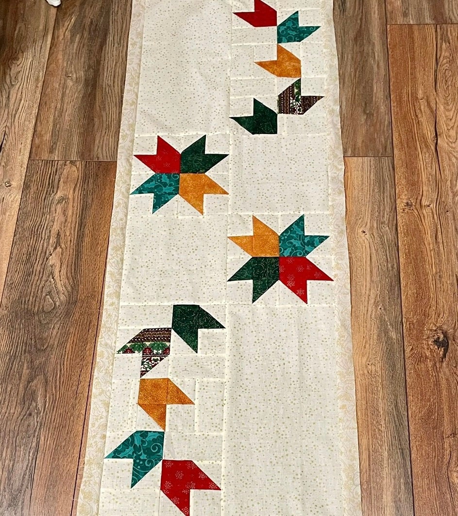 Rosebud Garland, PDF Quilt Pattern, Table Runner, Quilted Runner ...