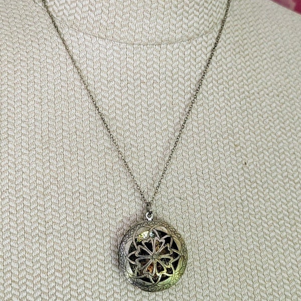 Essential Oil Diffuser Necklace - Etsy