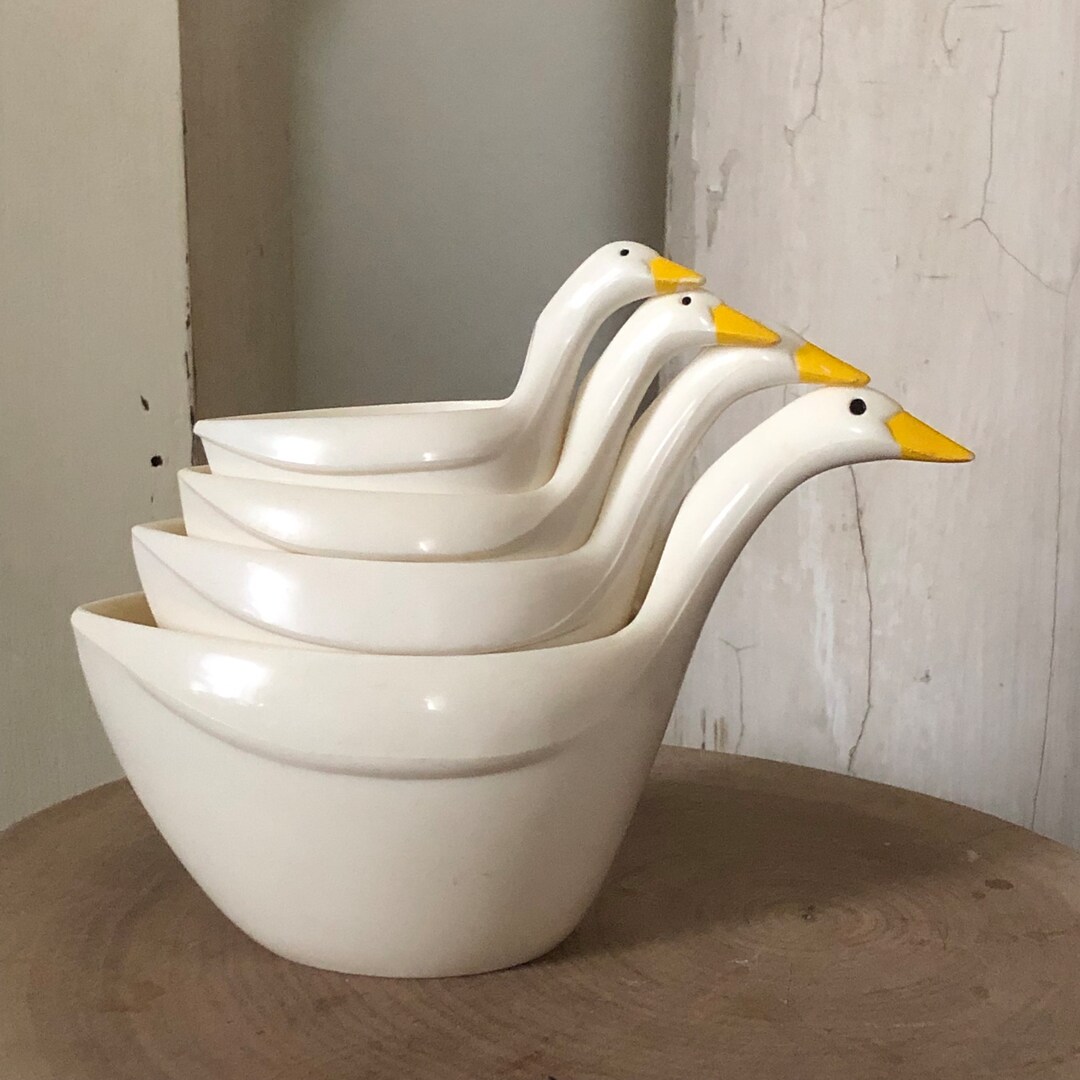 Vintage Set of Four Nesting Geese Measuring Cups in off White Plastic ...