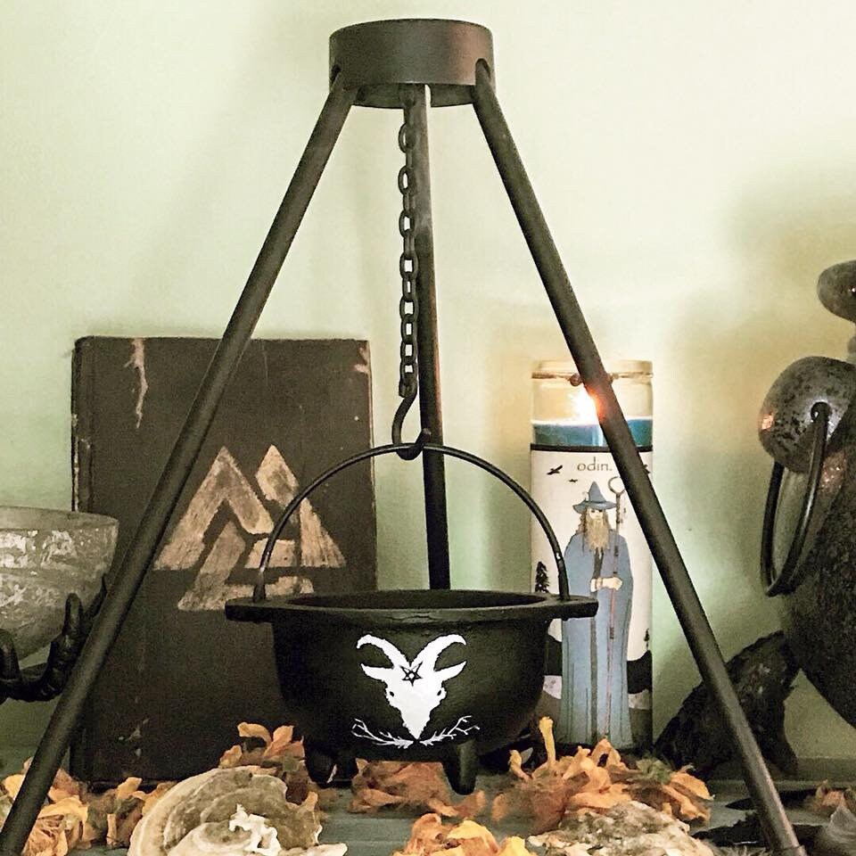 Witch Cast Iron Cauldron Set, Hand painted goat cauldron, Hand painted ...