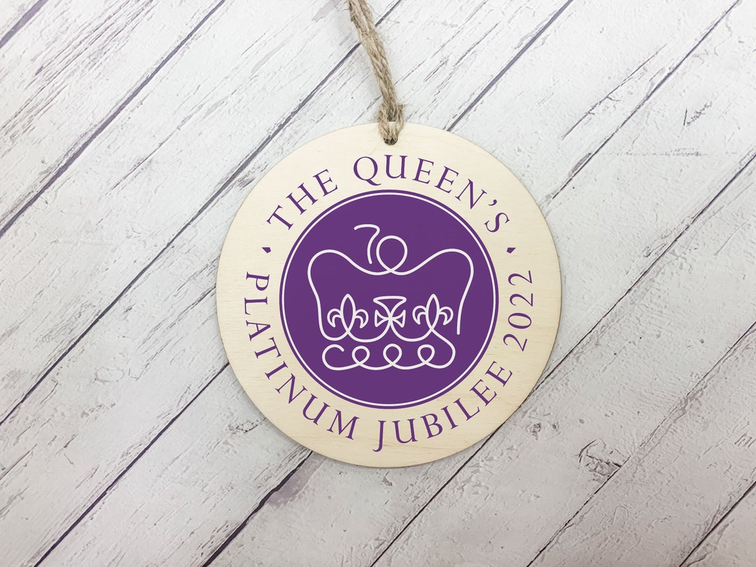 Queens Platinum Jubilee Wooden Circle , Queen Elizabeth 2022 , Memento ...