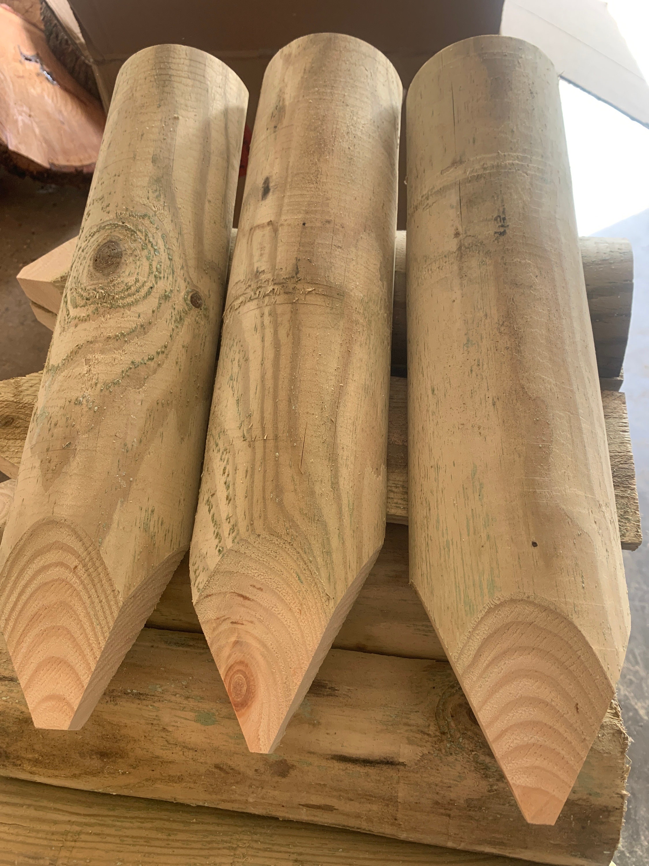 Wooden Garden Edging Stakes, Half Round, Tanalised Timber (pack of 20 ...