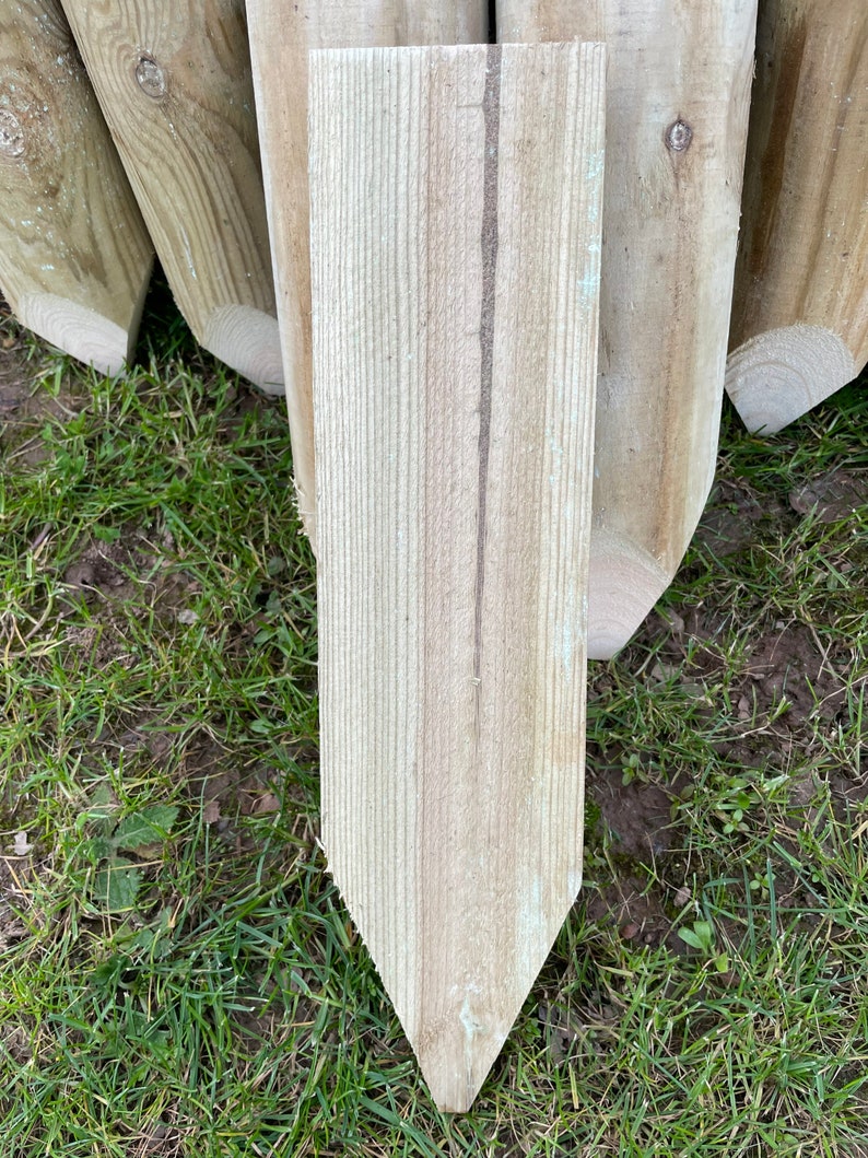 Wooden Garden Edging Stakes, Half Round, Tanalised Timber (pack of 20 ...