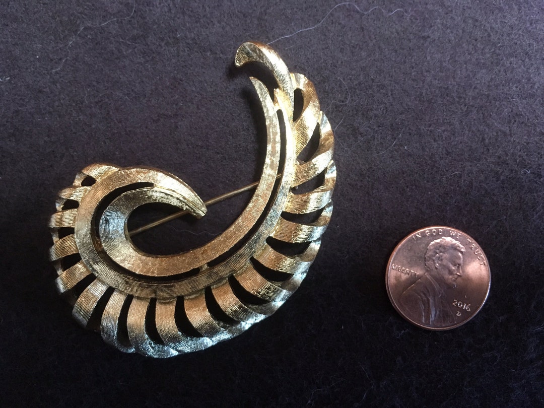 Vintage Monet Gold Tone Brooch Pin - Etsy