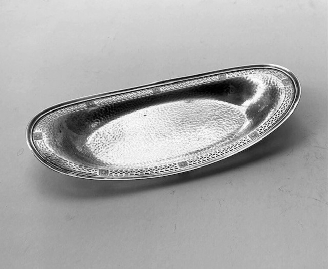 Vintage Arts & Crafts Hand Hammered Silver Oval Bread Tray Serving Dish ...