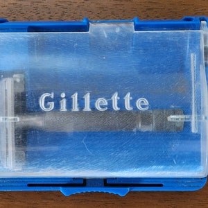 Very Cool & Vintage GILLETTE Plastic Razor Case/box With a Metal Safety ...