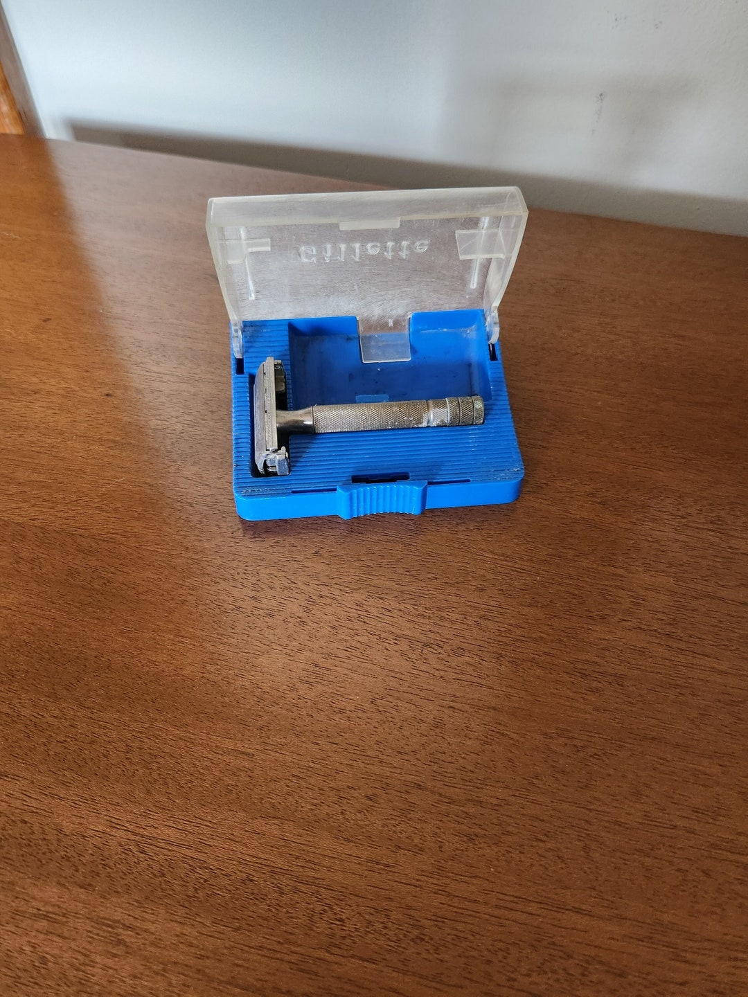 Very Cool & Vintage GILLETTE Plastic Razor Case/box With a Metal Safety ...