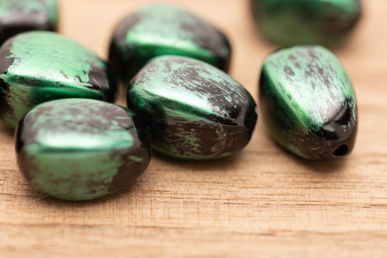 10 Count 19mm Quality Jet Black and Forest Green Streak Painted Plastic ...