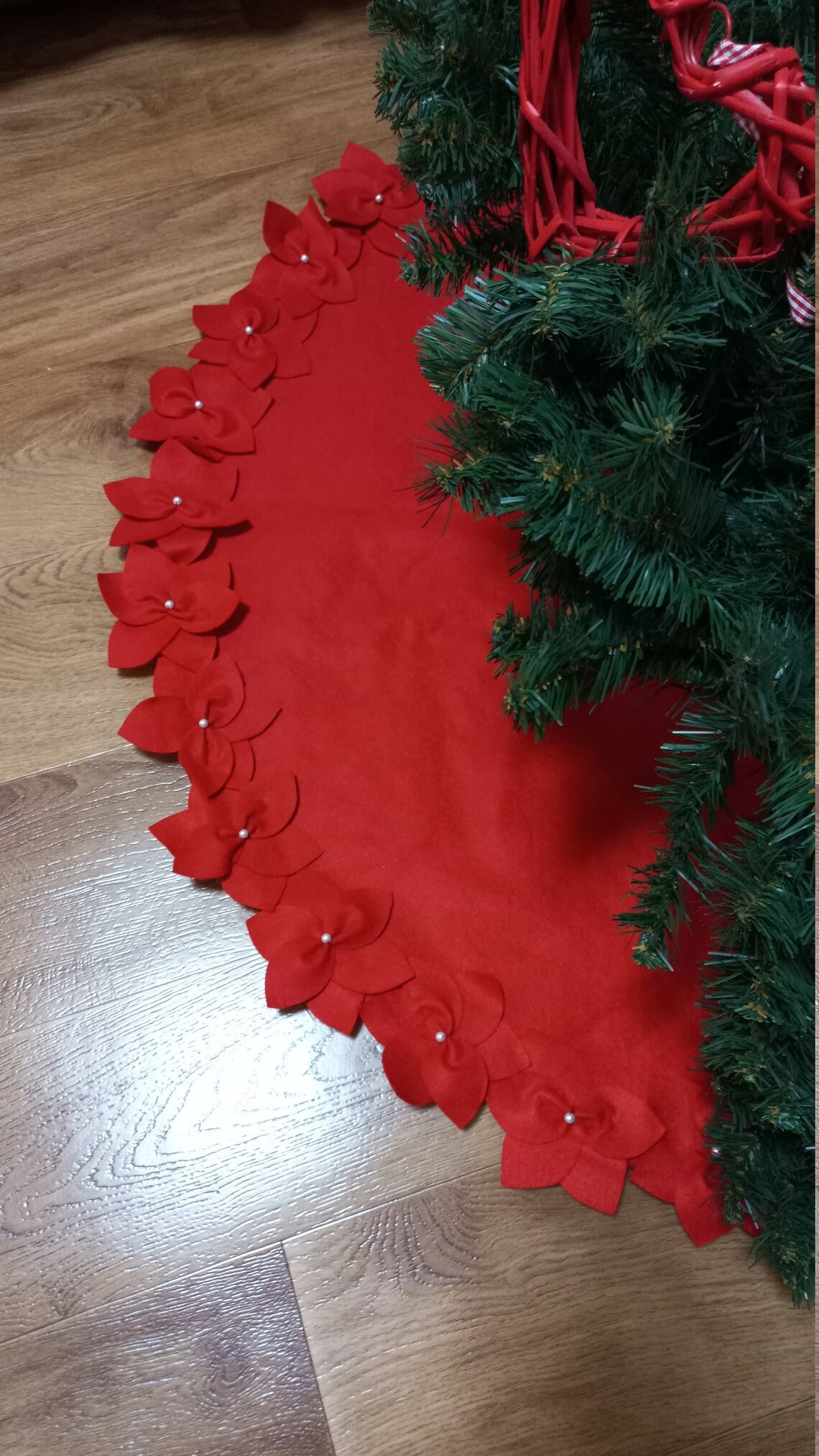 Felt Tree Skirt White or Red Flower Сhristmas Tree Skirt - Etsy
