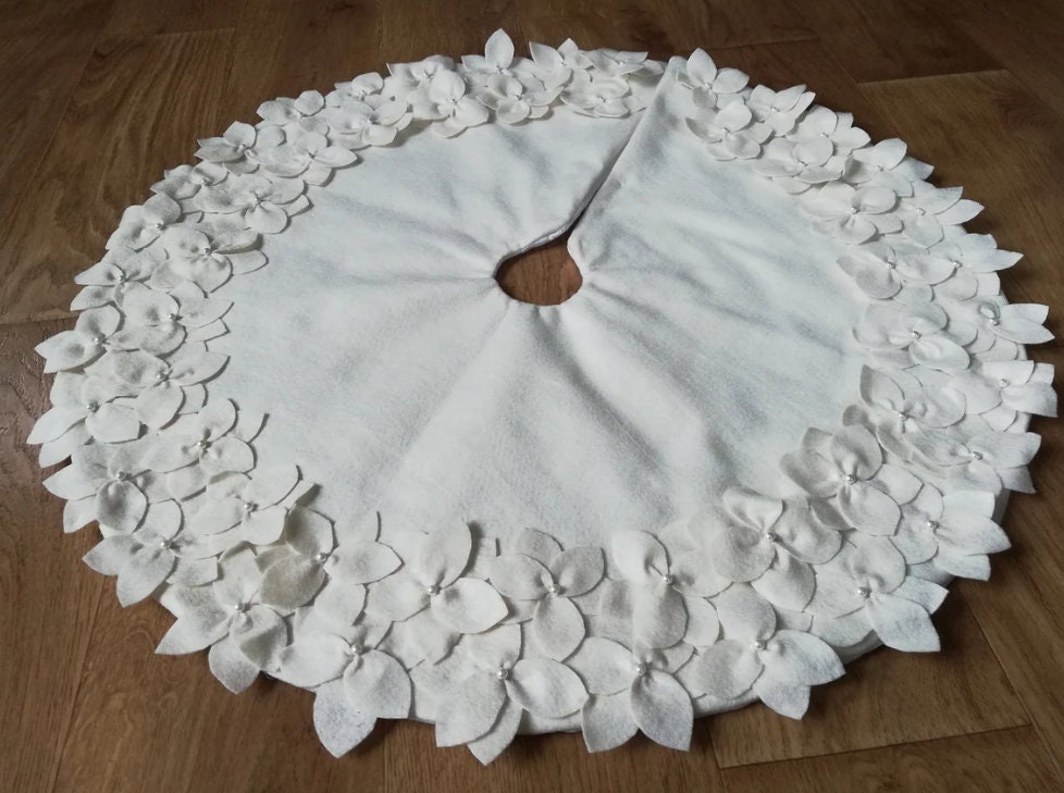 Felt Tree Skirt White or Red Flower Сhristmas Tree Skirt - Etsy