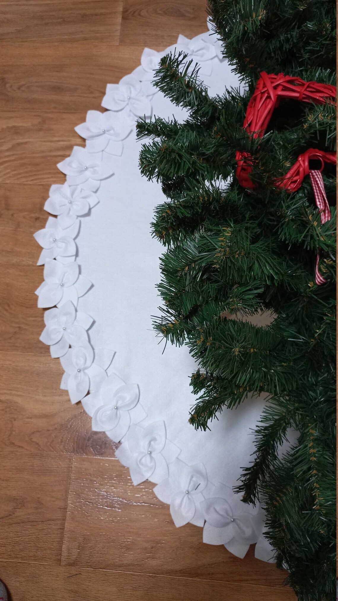 Felt tree skirt White or red flower Сhristmas tree skirt | Etsy