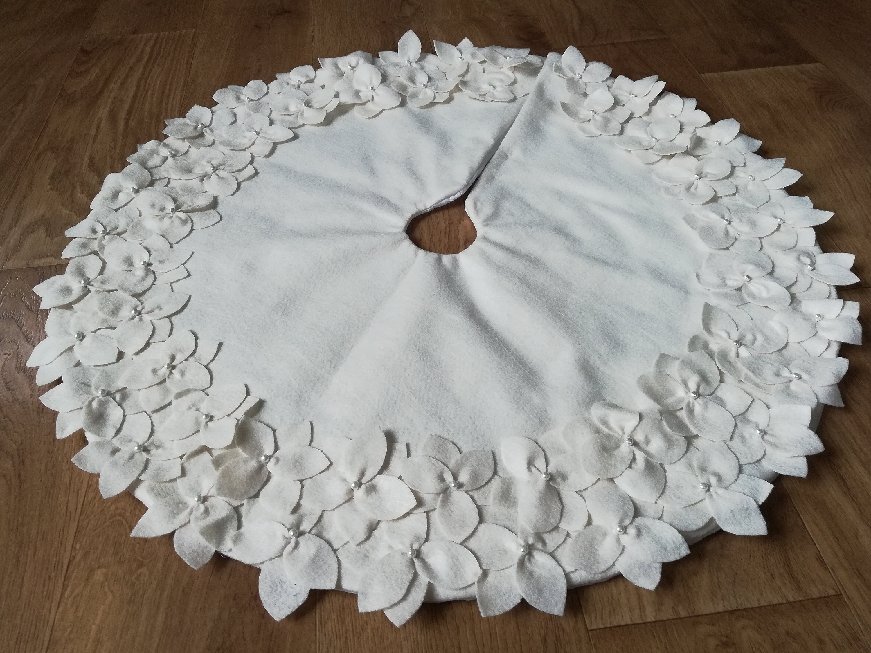 Small Tree Skirt 30'' With Felt Flowers Xmas - Etsy UK