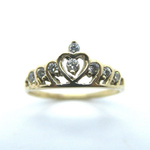 14k Gold Crown Ring With Carat Total Weight of 0.30 Points in Diamonds ...