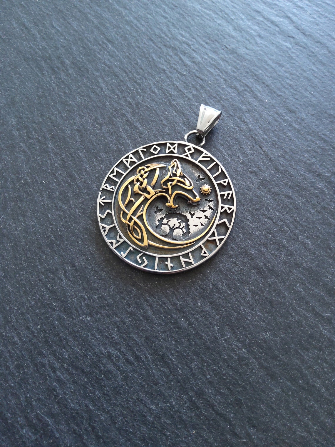 Large Round Wolf & Vegvísir Wayfinder Compass Pendant - Etsy