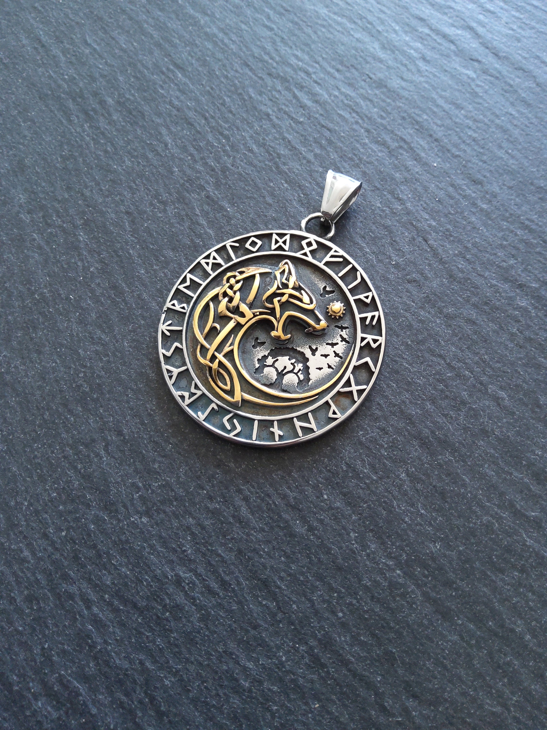 Large Round Wolf & Vegvísir Wayfinder Compass Pendant - Etsy