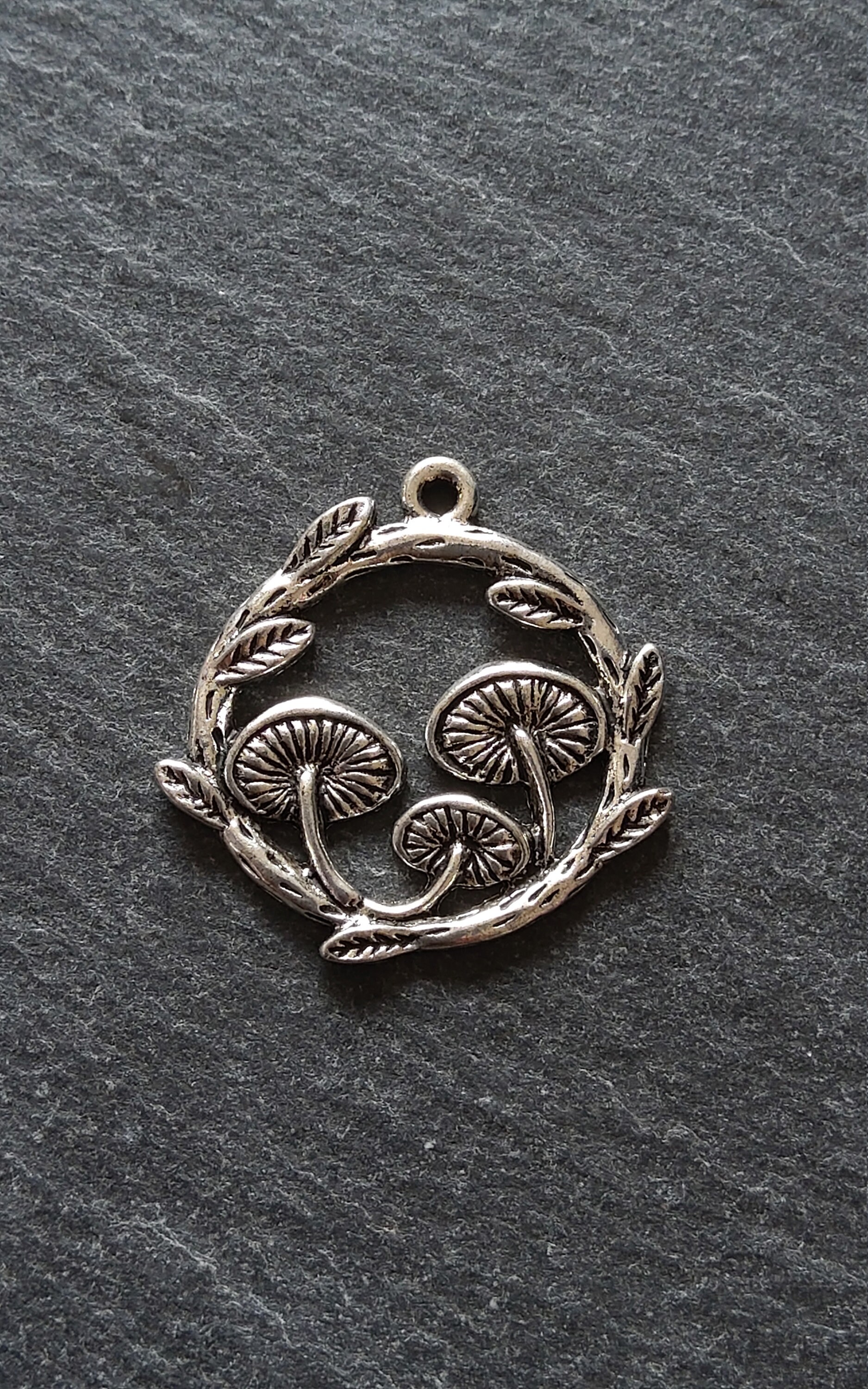 4 or 20 Mushroom Toadstool Round Forest Medium Charms Antique - Etsy