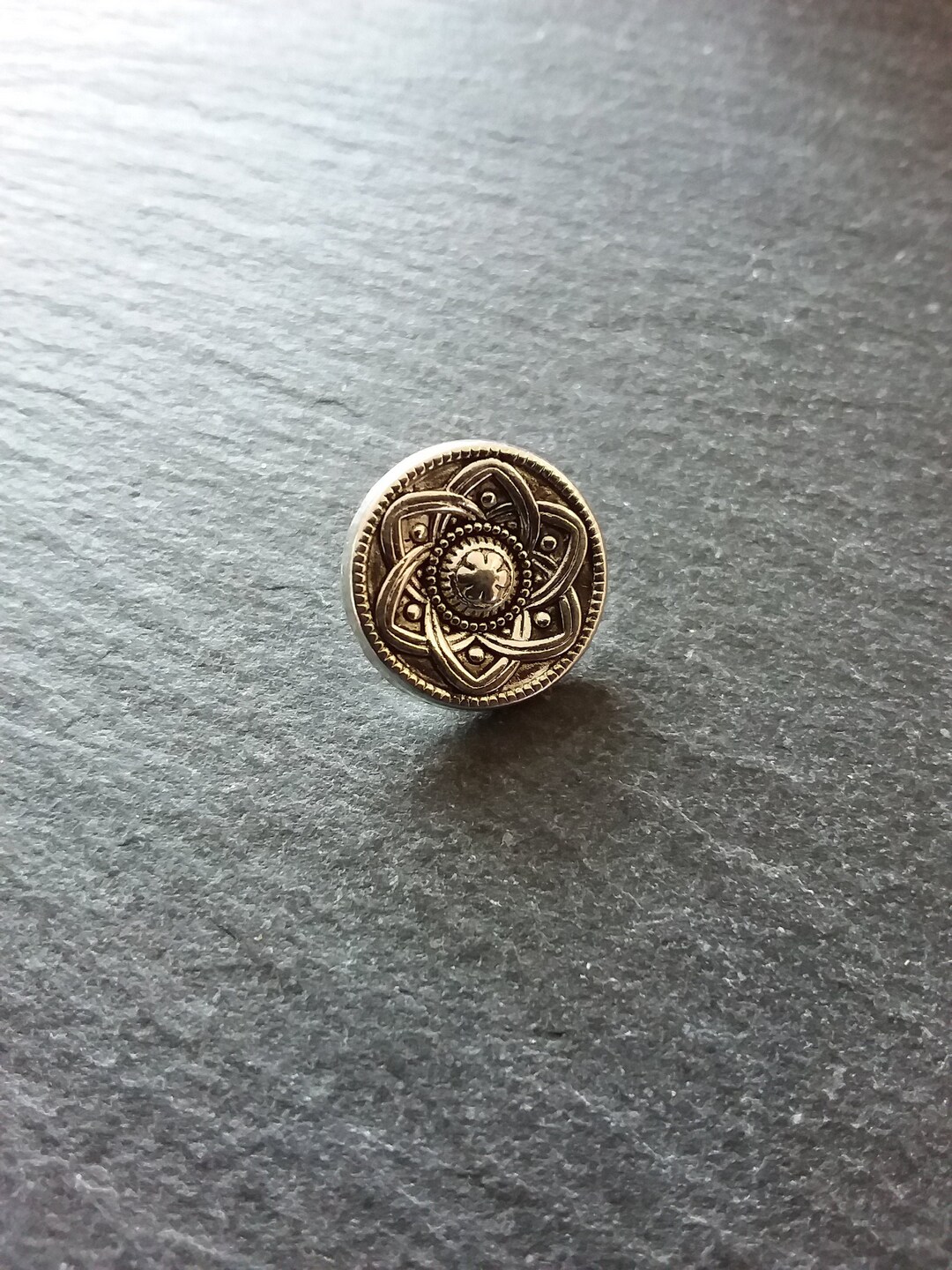 8 or 40 Flower Metal Shank Buttons Antique Silver Tone 15mm 5/8 ...