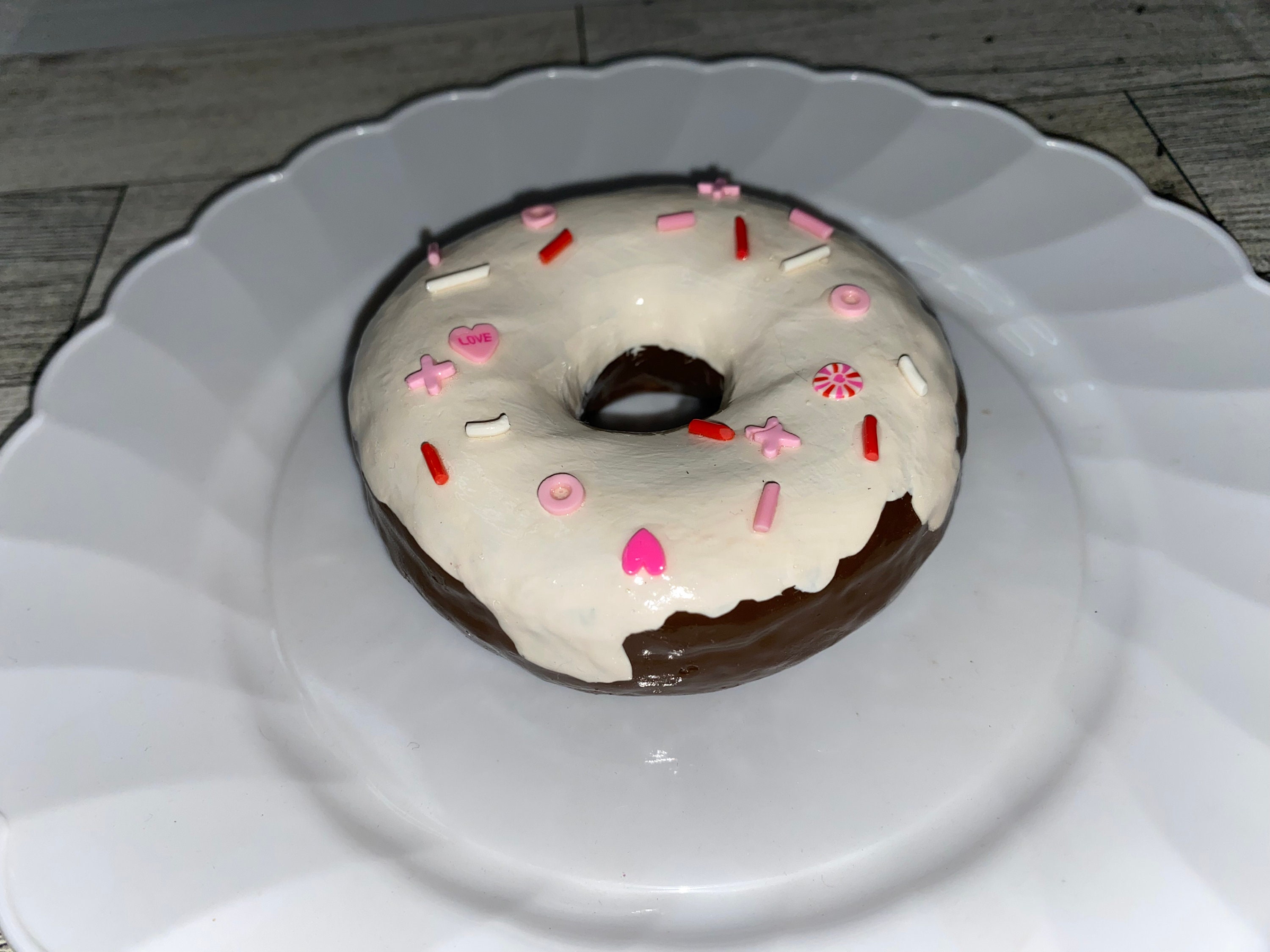 One Fake DONUT 3.5 Chocolate W White Icing XOXO Valentines Day ...