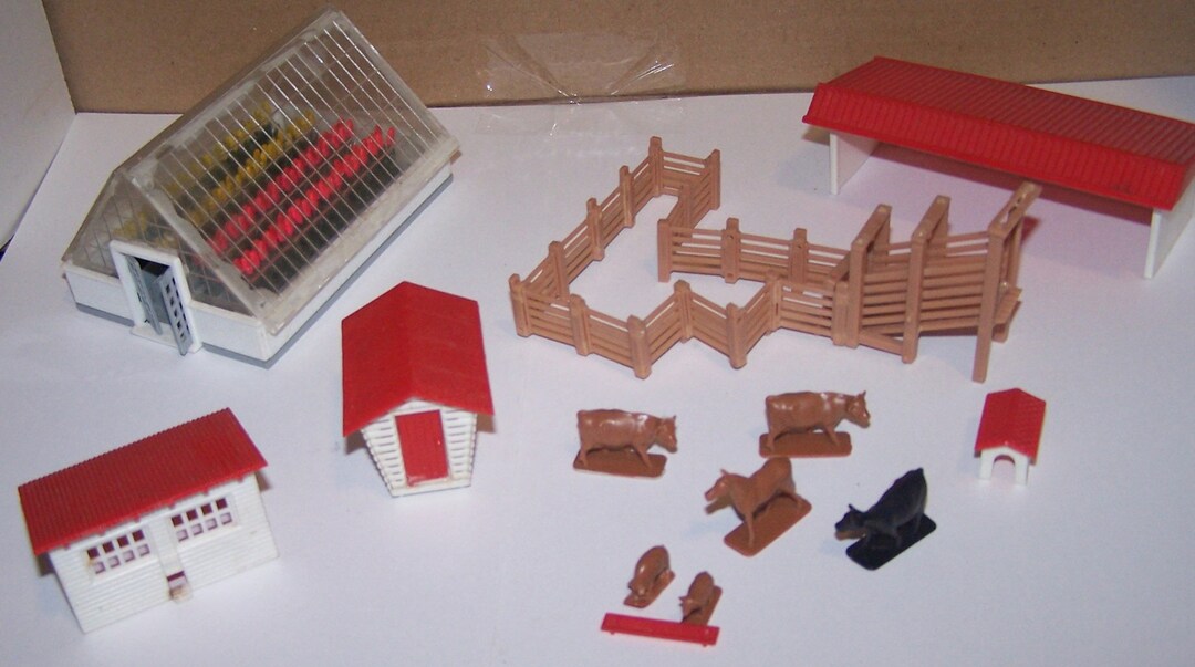 HO Scale Plastic Buildings Farm Items Greenhouse Animals Stockyard ...