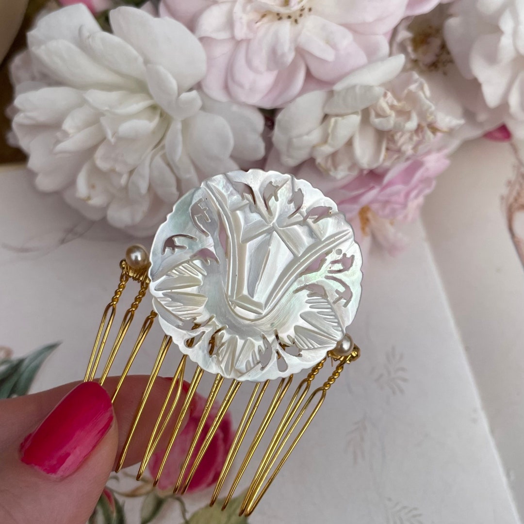 Small Vintage Mother of Pearl Hair Comb in a Flower Floral Design, up ...