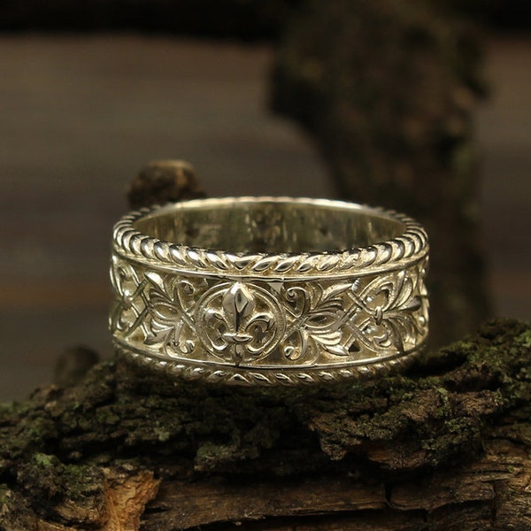 Fleur De Lis Ring - Etsy