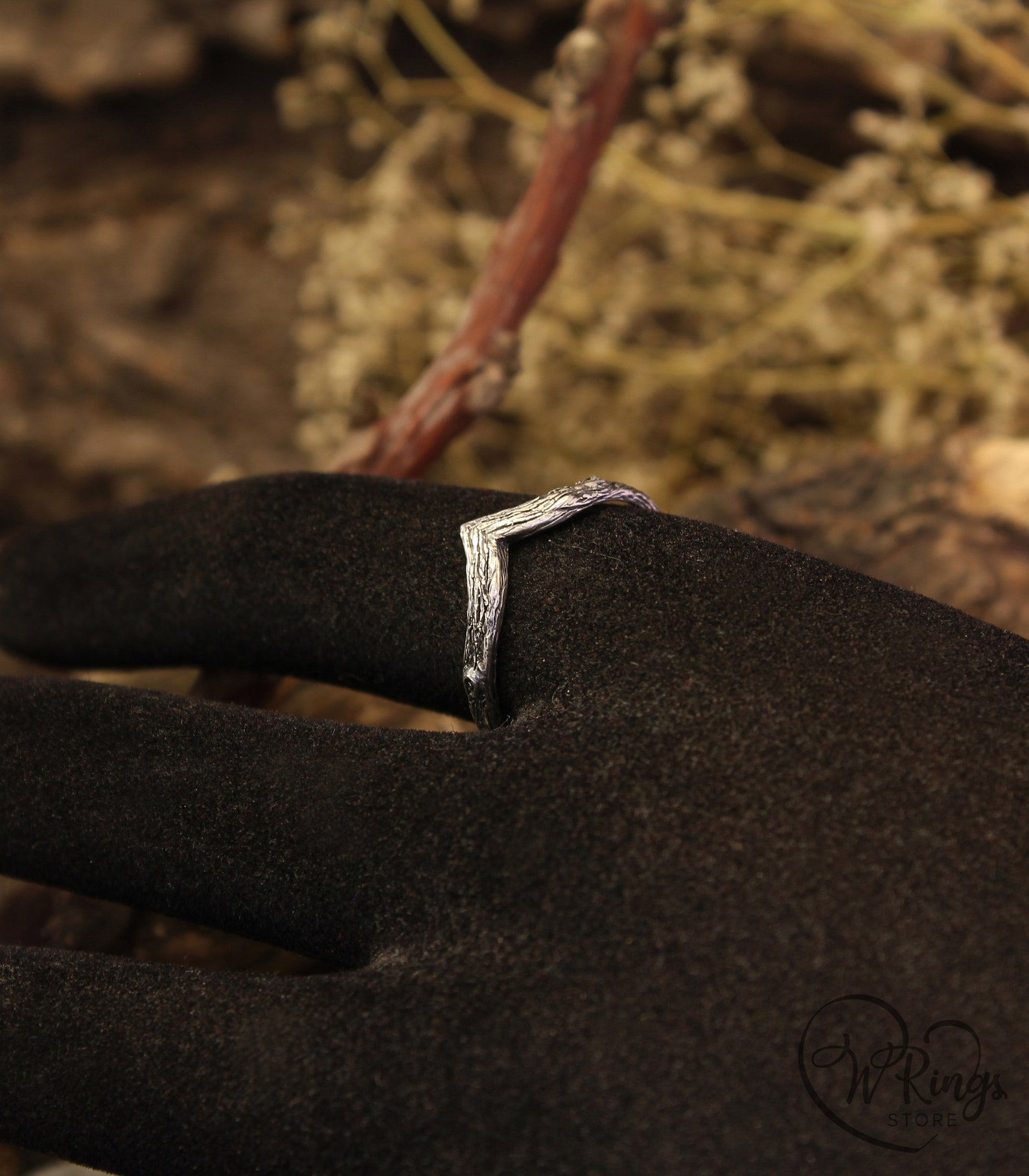 Tree bark silver V-ring Unique chevron wedding band | Etsy