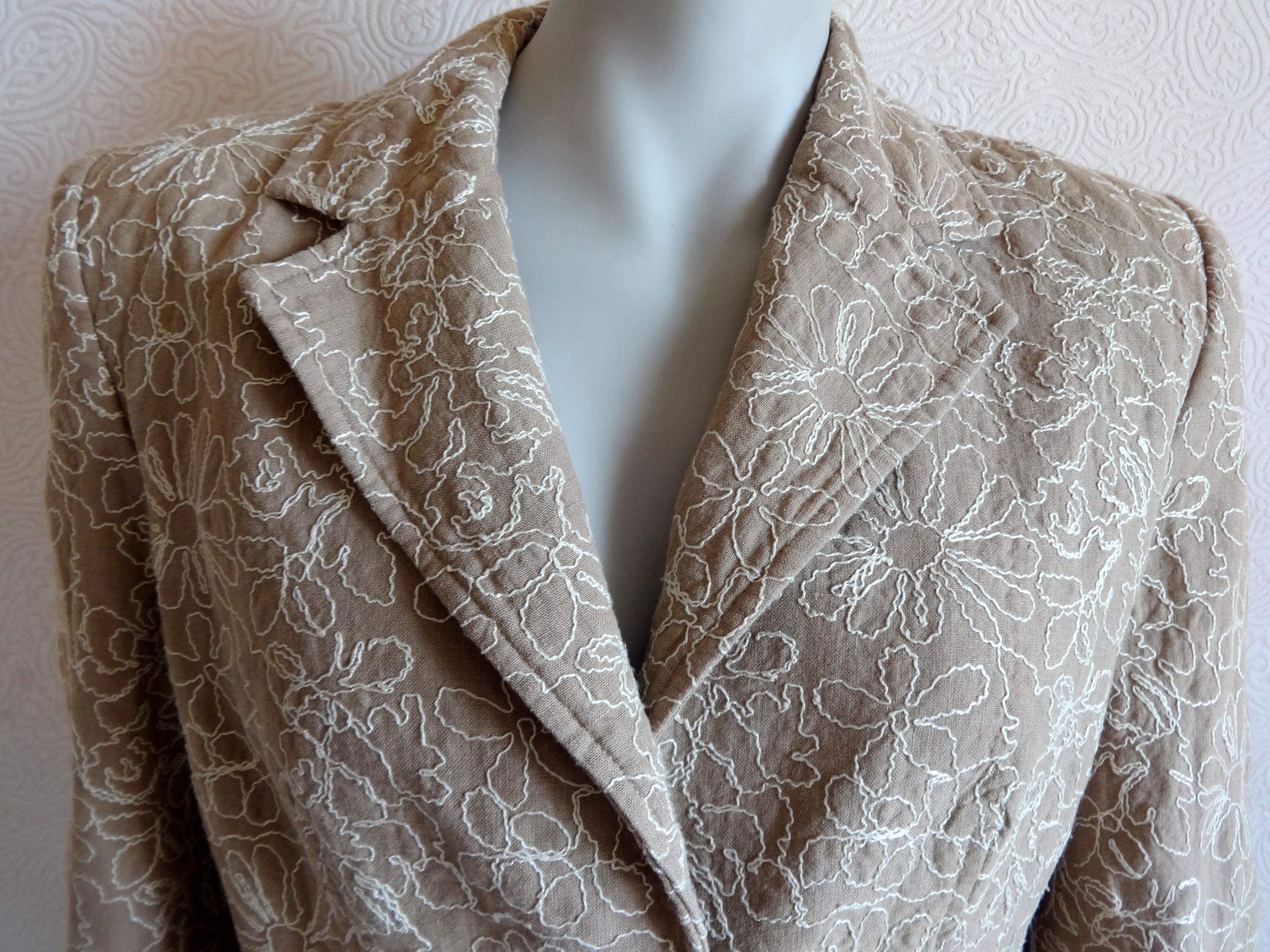 Claudia Sträter Linen Blazer Embroidered Flowers Light Brown & White ...