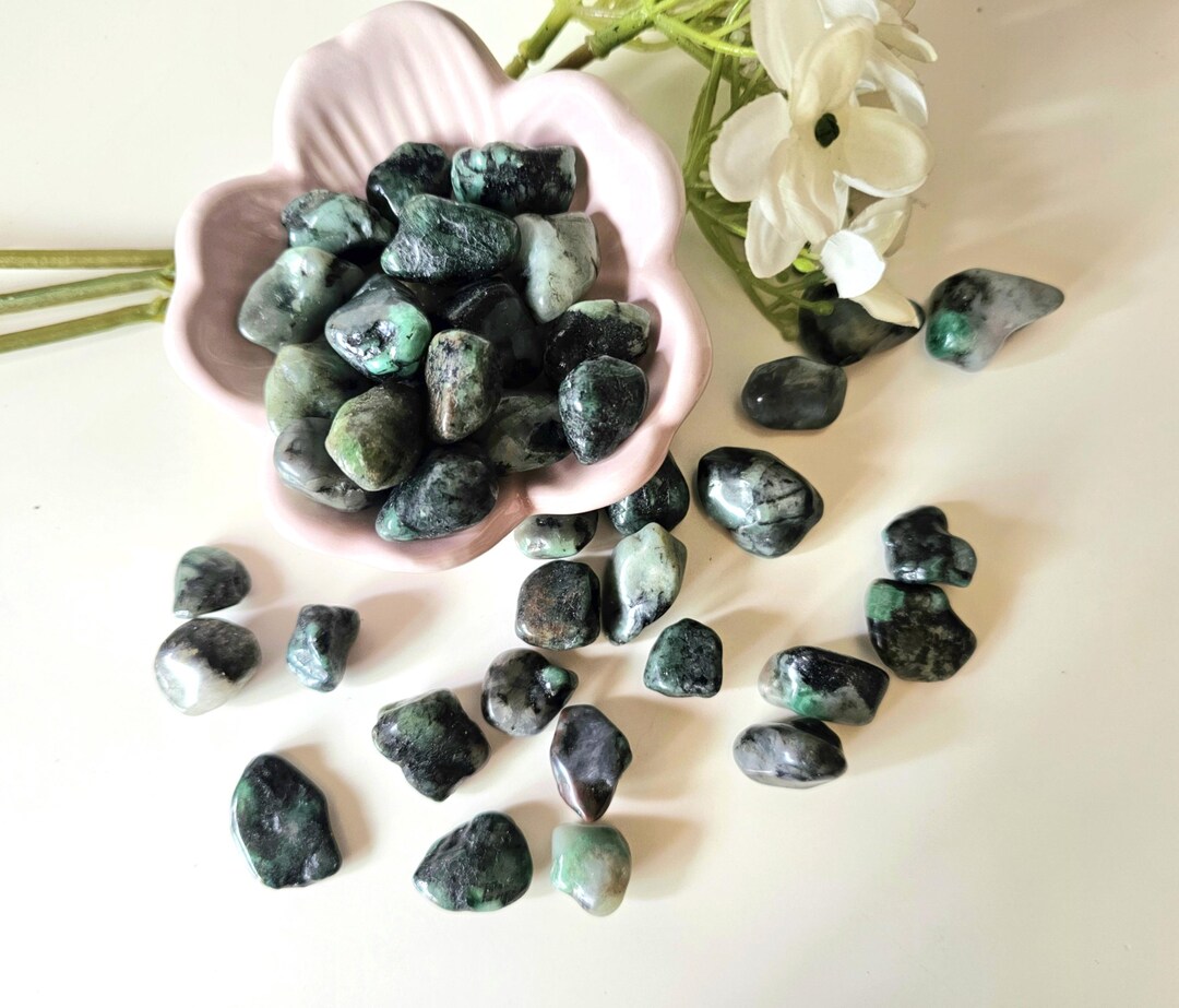 Emerald Tumbled Stones, 30g 1.06oz Lot, 6 to 8 Stones, Green Emerald ...