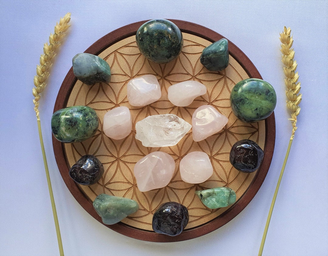 LOVE Crystal Grid Kit With Clear Quartz Rose Quartz Emerald Jade Garnet ...