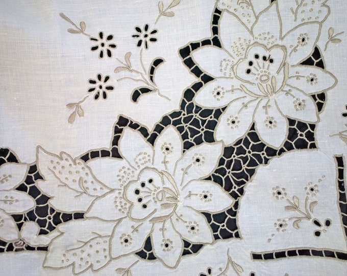 Vintage Madeira Embroidered Linen Tablecloth Richelieu Cutwork Flowers ...