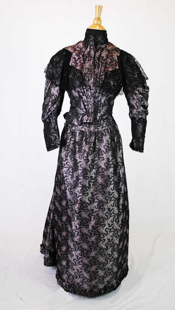 Victorian Mauve Silk Brocade Visiting Dress 1893, Mus… - Gem