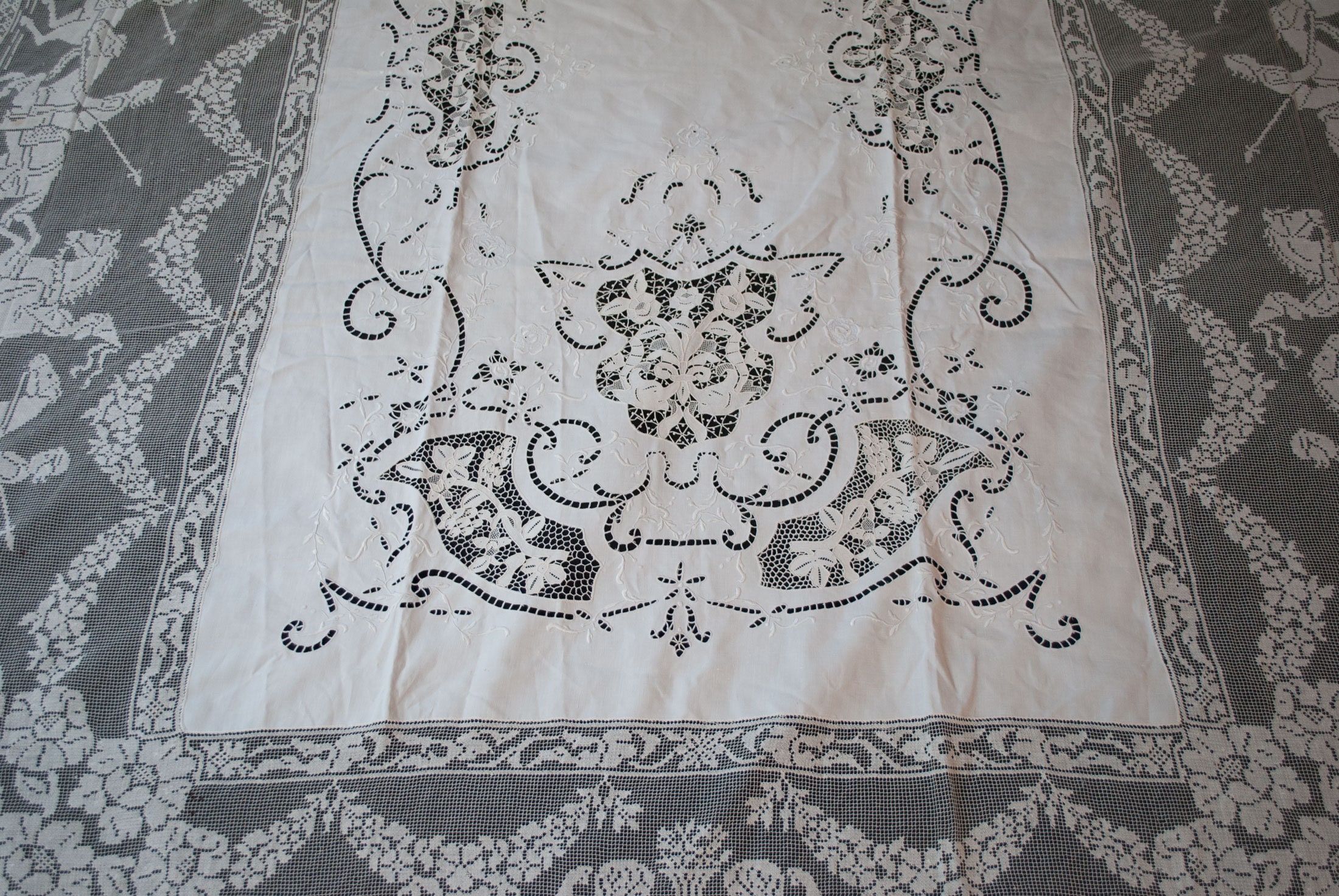 Antique Linen Tablecloth Horses With Riders in Filet Italian Needlelace ...