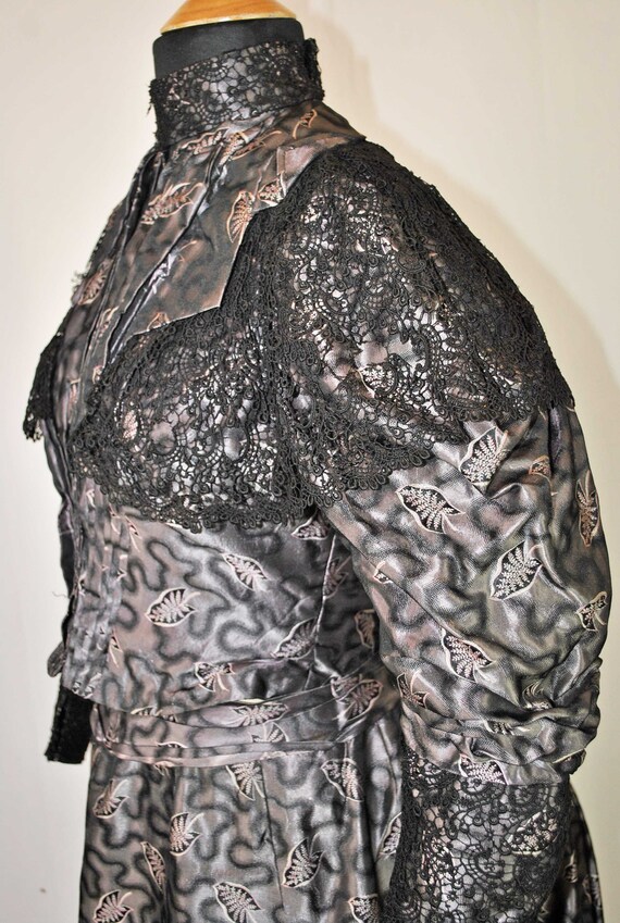 Victorian Mauve Silk Brocade Visiting Dress 1893, Mus… - Gem