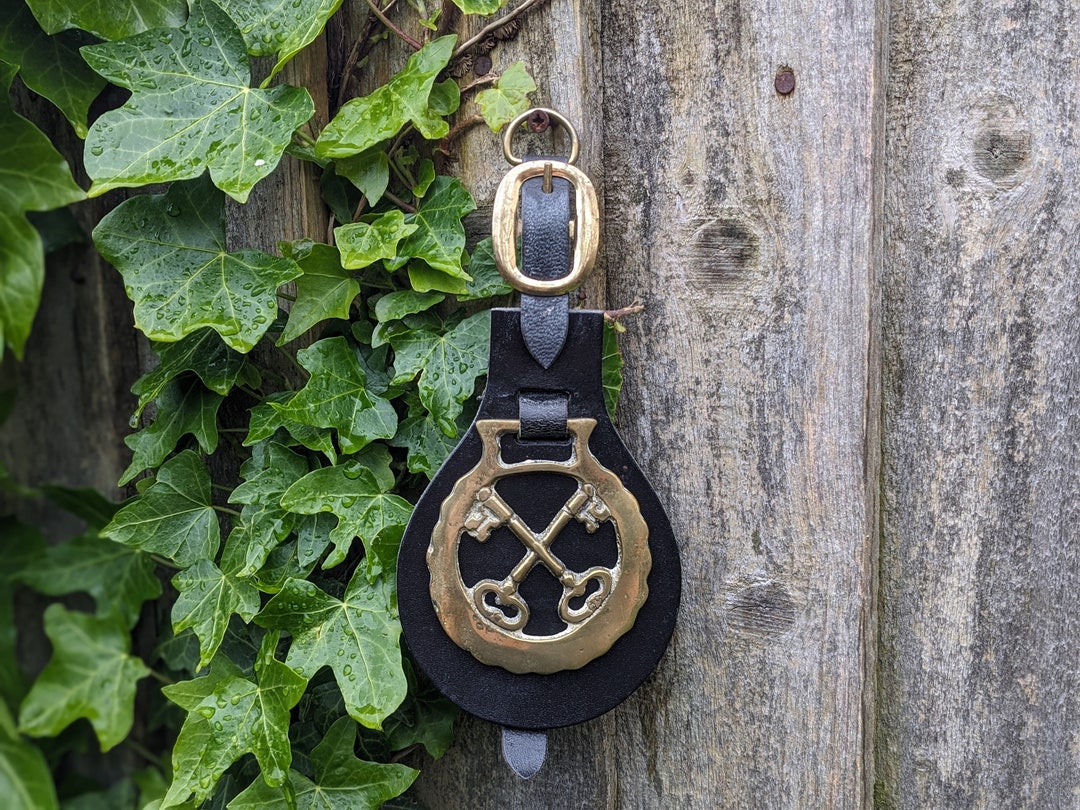 Crossed Keys Brass Amulet for Goddess Hecate, Witchcraft and Wicca. - Etsy