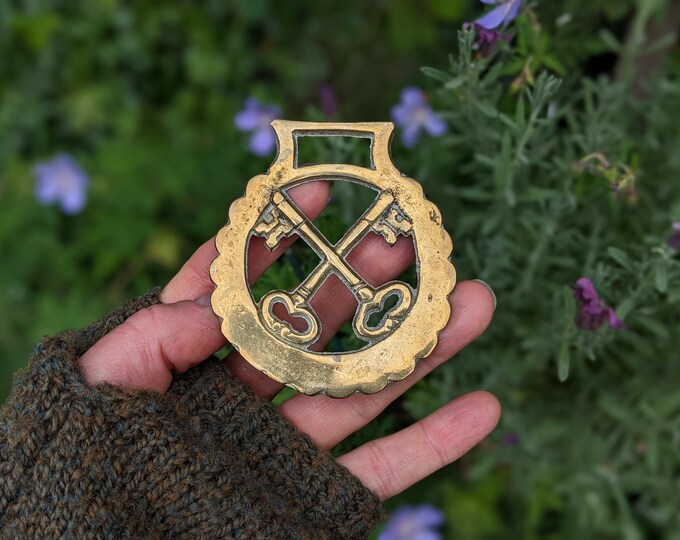 Crossed Keys Brass Amulet for Goddess Hecate, Witchcraft and Wicca. - Etsy