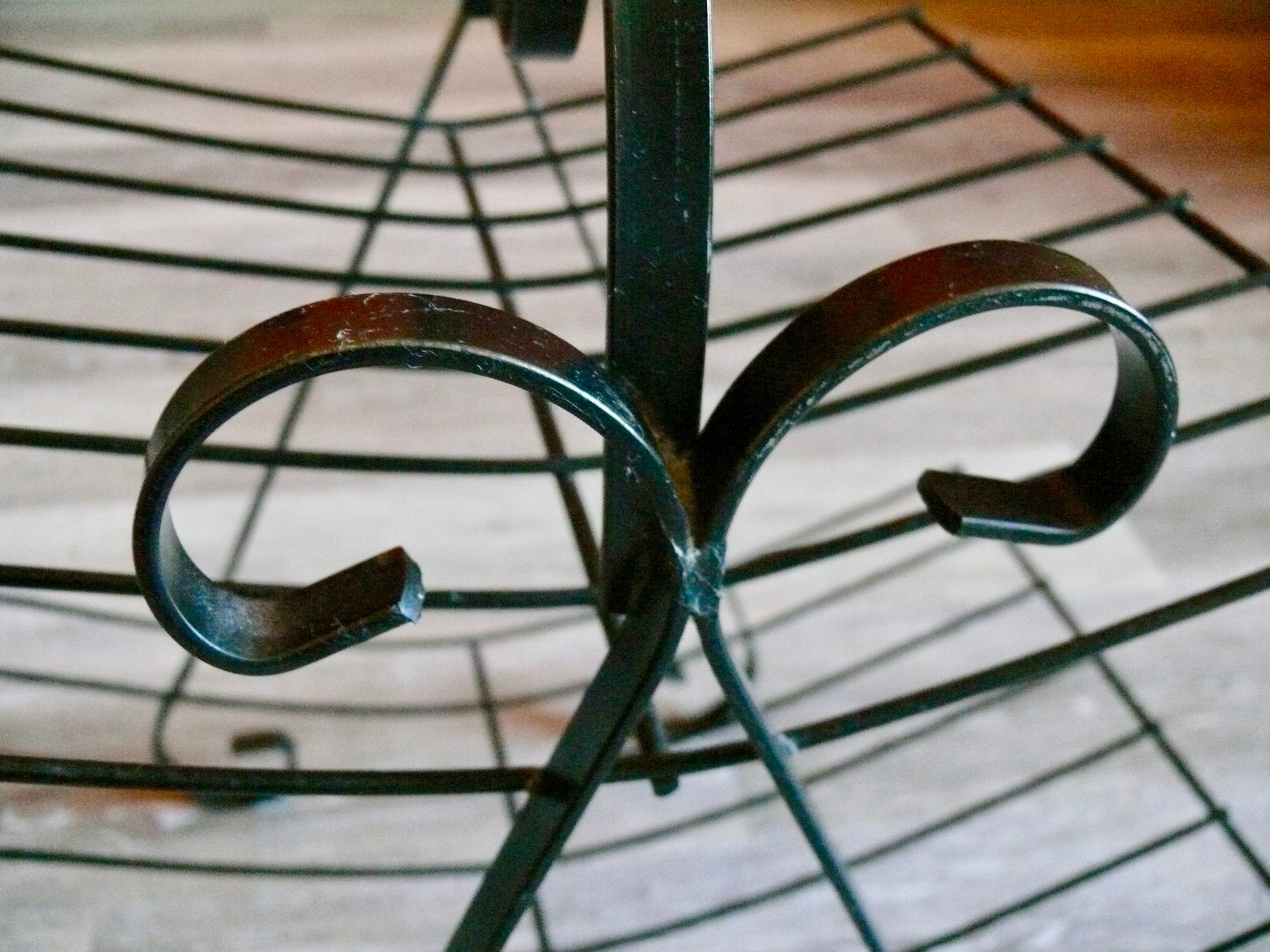 Black Metal Two Tier Magazine Rack Modern Metal Wire Scroll | Etsy