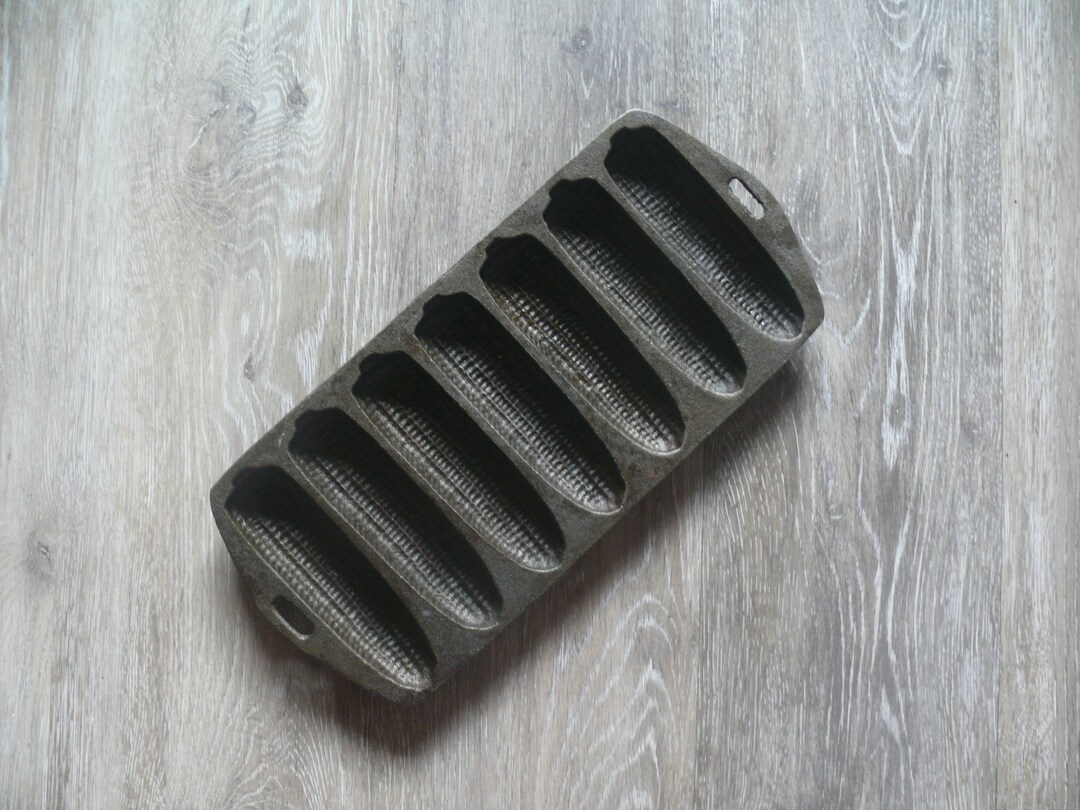 Cast Iron Corn Bread Mold, Vintage Seven Well Corn Shaped Fritter Pan ...
