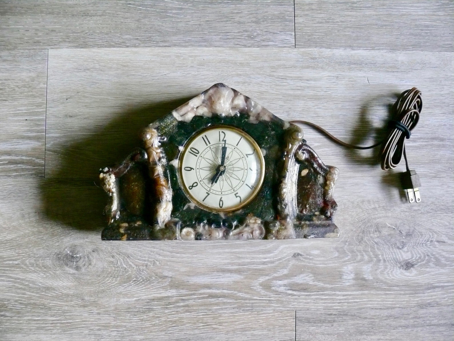 Vintage Lanshire River Rock Vomit Clock 1950s Molded Acrylic - Etsy