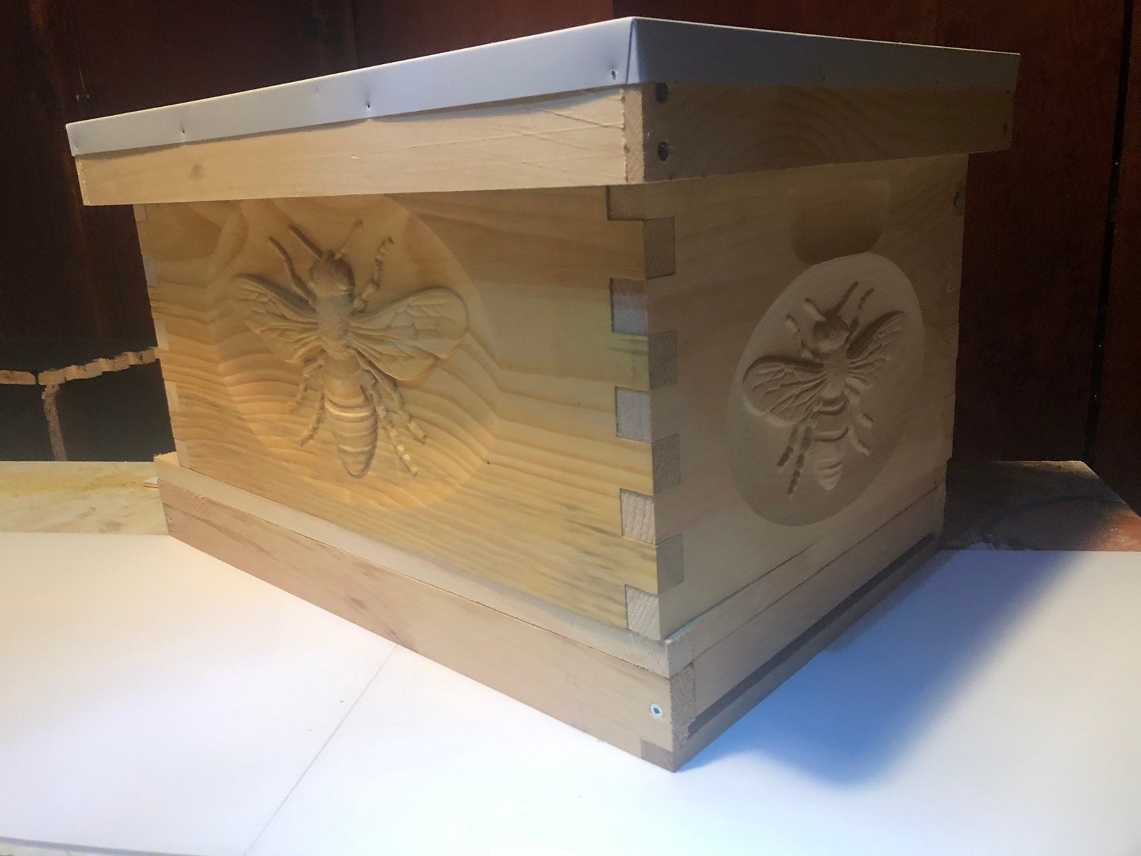 3D Relief Carving Honey Bee on a Bee Hive Assembled 10/Frame Equipment ...